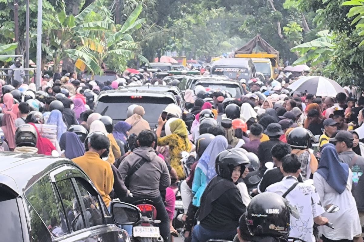 Konser Valen DA 7 di Pamekasan: PKL Laris Manis, Juru Parkir Panen Rp 5 ...