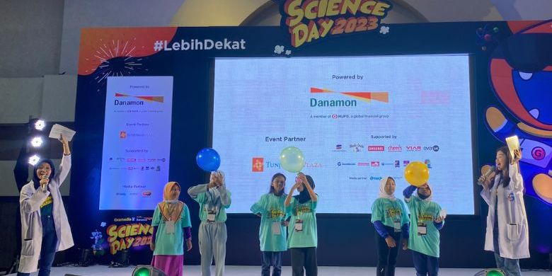 Dorong Minat Sains Anak, Gramedia dan Bank Danamon Hadirkan Gramedia Science Day 2023 di Surabaya