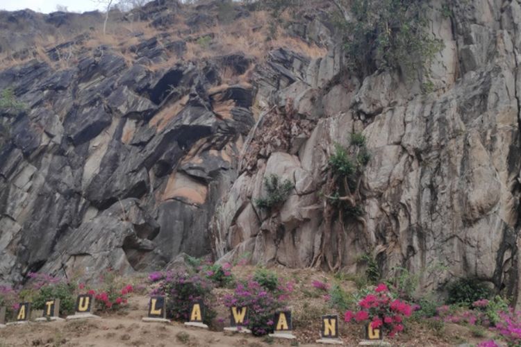 Wisata Cirebon, Legenda Batu Lawang yang Instagramable