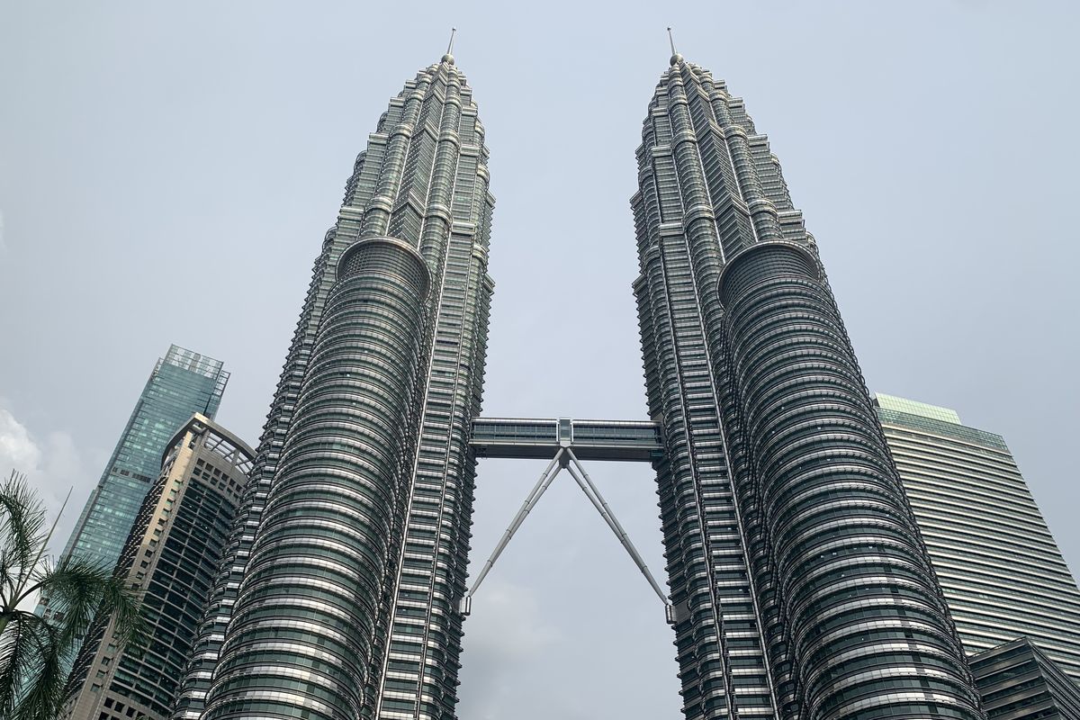 Pertama Kali ke Menara Kembar Kuala Lumpur? Ini Trik Jam Kunjung Terbaik