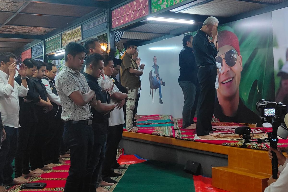 Didampingi Istri, Ganjar-Mahfud Kunjungi Media Center TPN Sebelum ke KPU