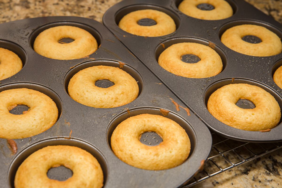 Resep Donat Panggang Cokelat Empuk, Camilan Tanpa Minyak
