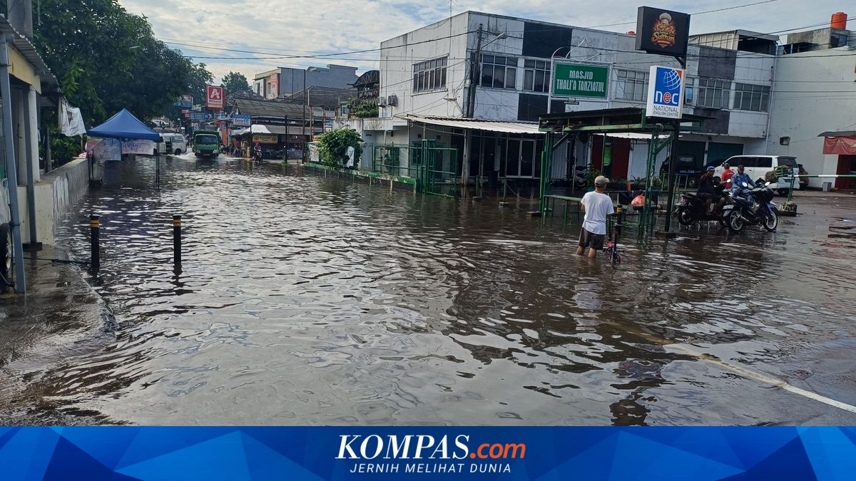 Jalan Ceger Raya Tangsel Terendam Banjir 30 Cm, Pemotor Pilih Putar Balik