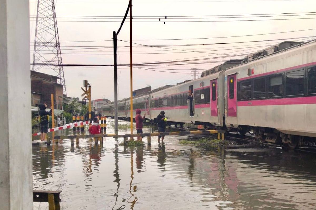 Dampak Banjir di Jalur Semarang Tawang-Alastua, KAI Batasi Kecepatan ...