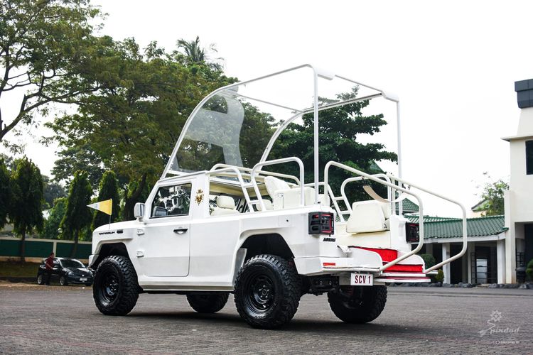BERITA FOTO: Penampakan dan Spesifikasi Maung MV3 "Pope Mobile" untuk Paus Fransiskus