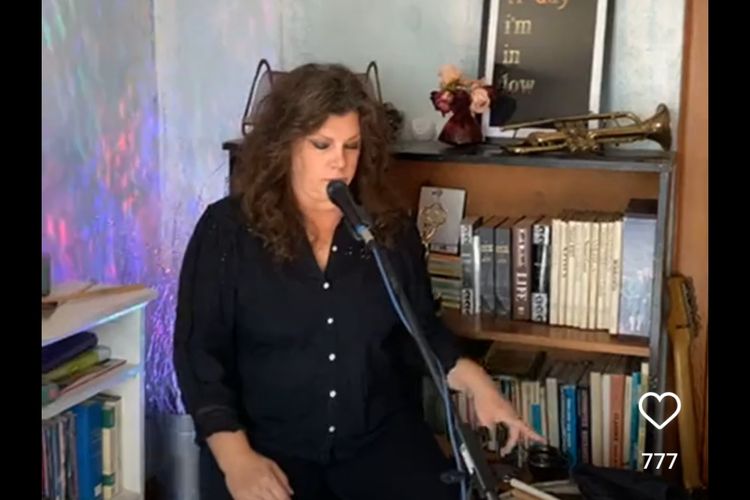 Foto : Mimi Parker, Drummer dan Vokalis Low, Meninggal Dunia