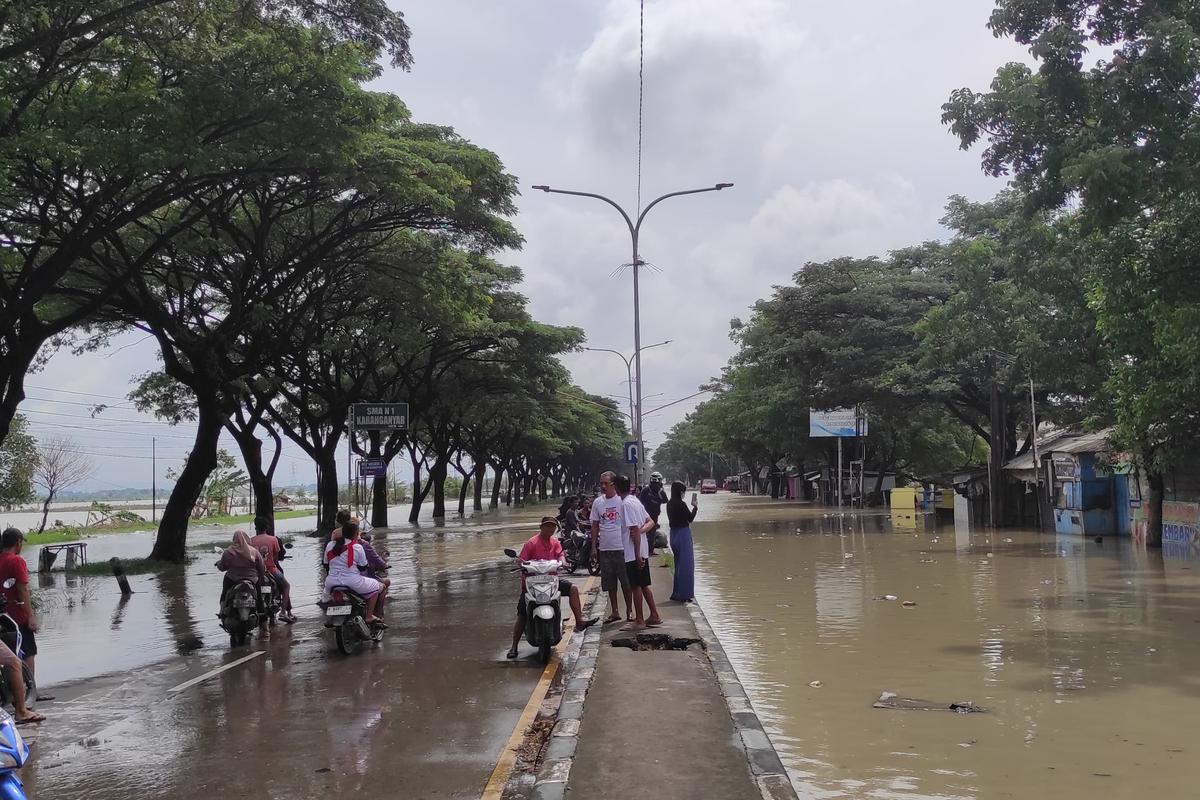Jalan Pantura Demak-Kudus Lumpuh Total karena Banjir, Ini Jalur ...