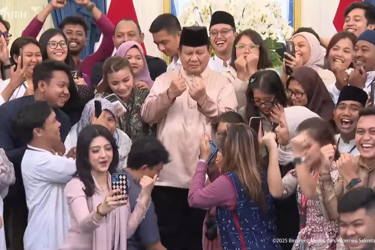 Momen Wartawan Ajak Prabowo "Velocity" Saat "Open House" di Istana