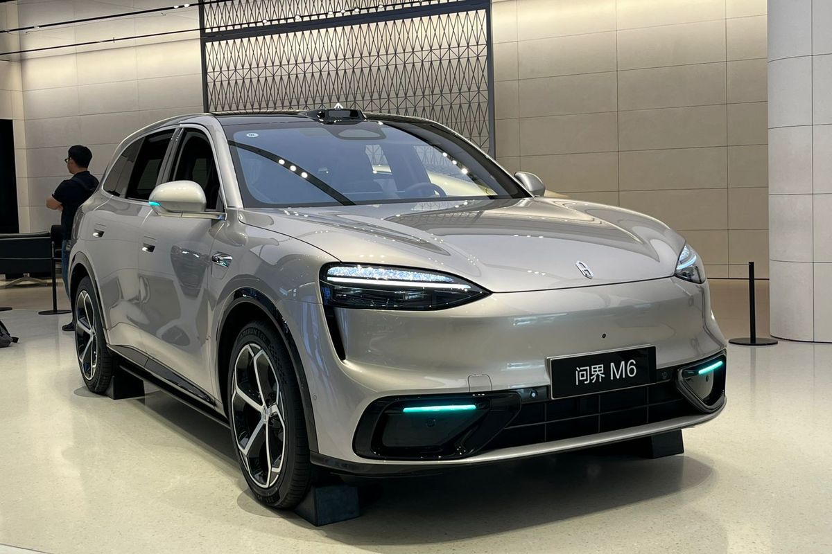 Berjumpa Mobil Listrik Huawei Aito M6 di Beijing