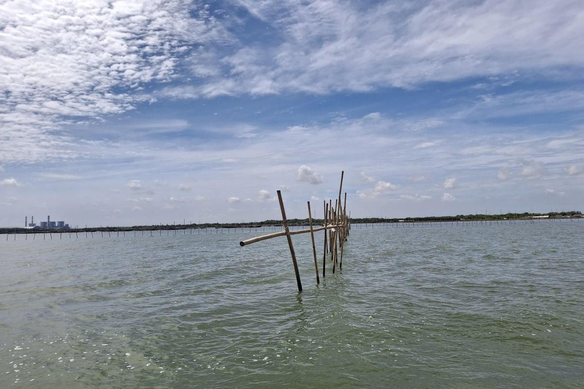 Nelayan Kronjo Minta Pagar Laut Segera Dibongkar karena Merugikan
