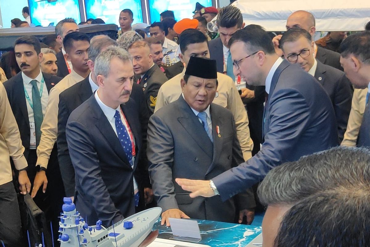 Presiden Prabowo Tegur Paspampres di Pameran Indo Defence 2025