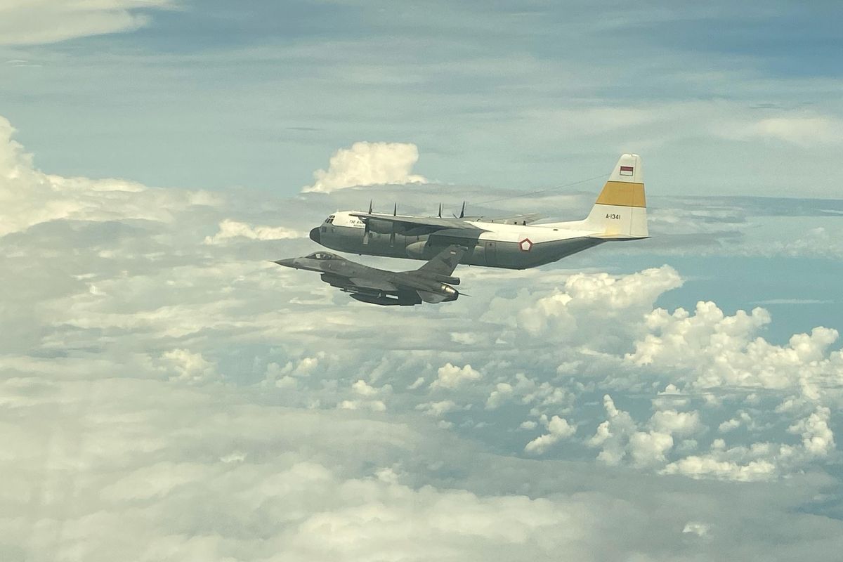 Latihan Pertahanan Udara, Jet Tempur TNI AU Paksa Mendarat Pesawat Asing