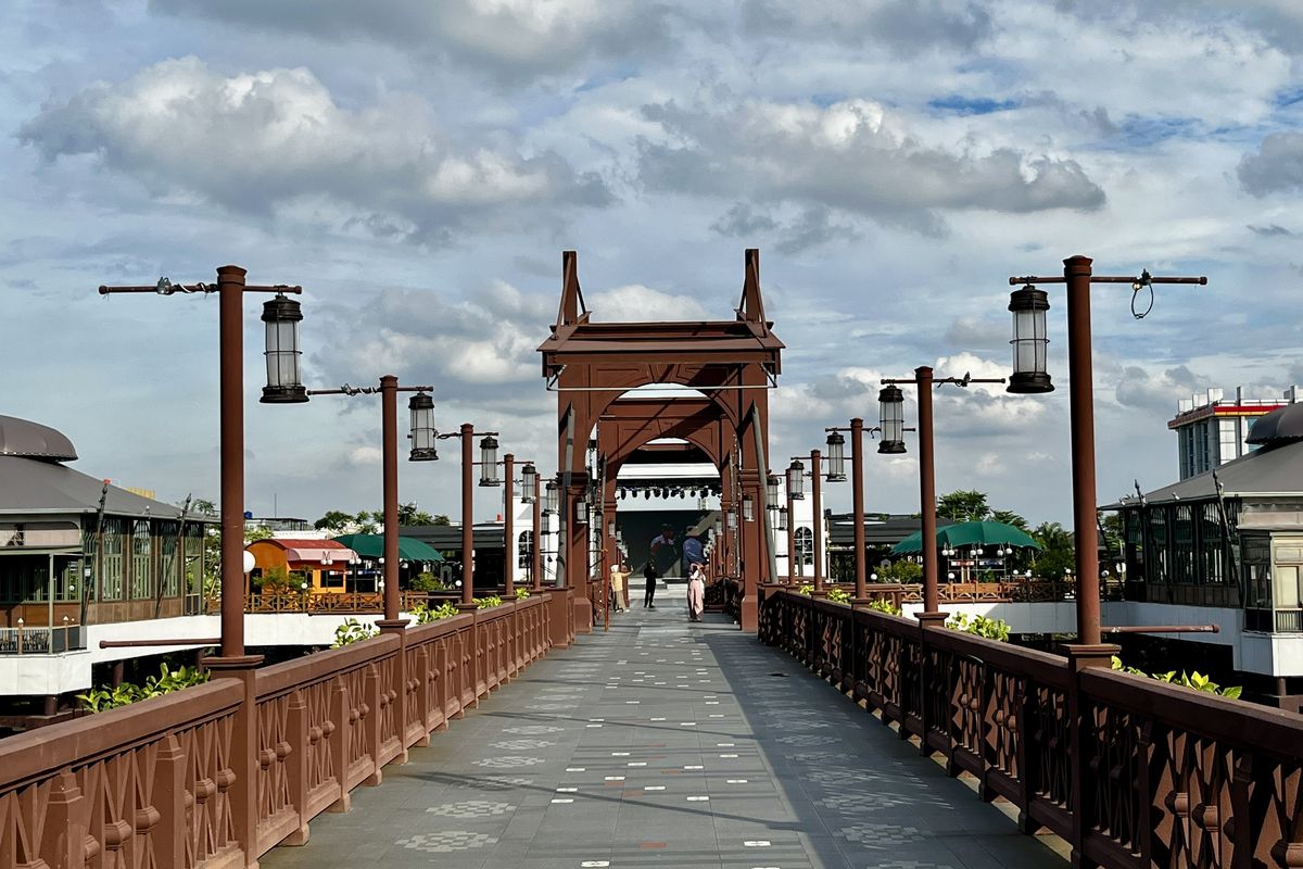 Wisata Gratis ke Batavia PIK, Ada Jembatan Kota Intan yang Instagramable