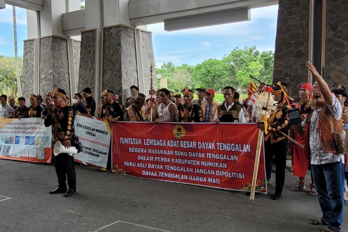 Tak Masuk Perda Pemberdayaan Masyakat Hukum Adat, Warga Dayak Tenggalan ...