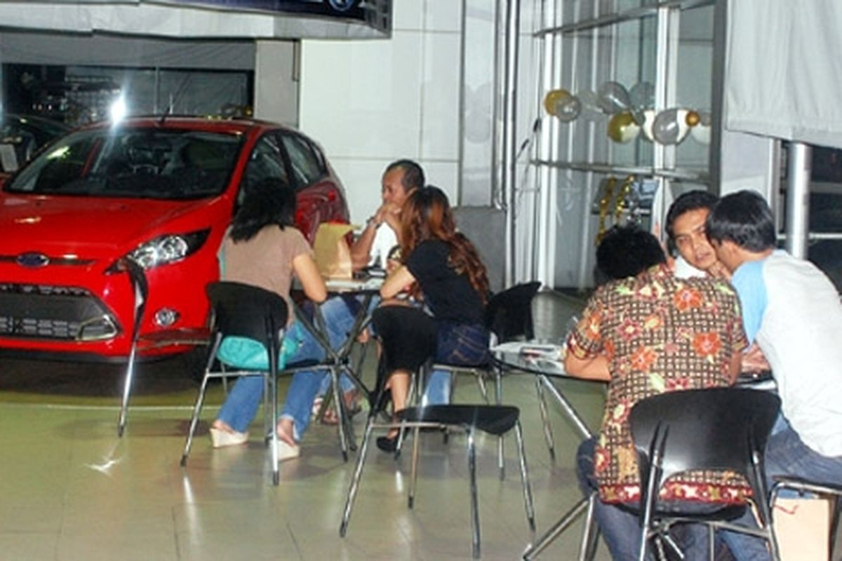 Dealer Ford Adakan "Midnight Sale"