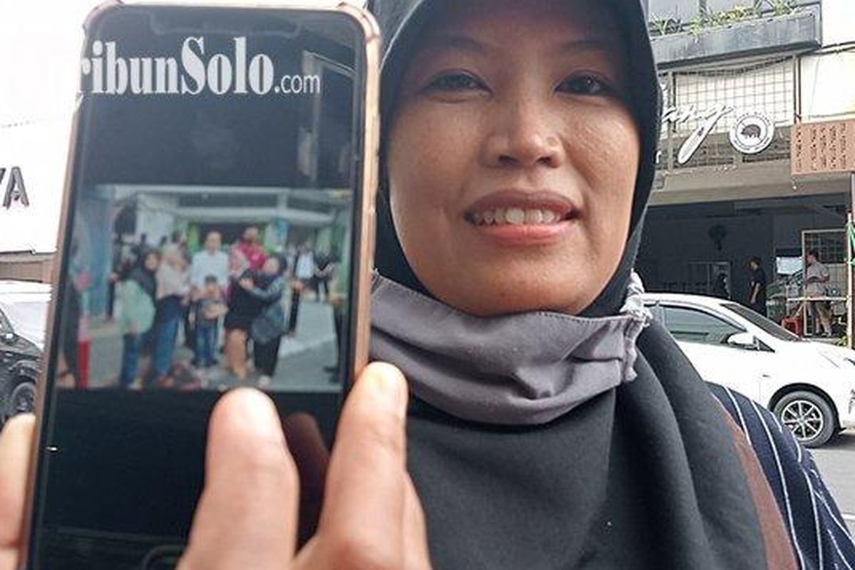 Kisah Ibu-ibu di Solo Teriak "Pak Jokowi, Kami Tetangga Kamu Lho" Demi Bisa Foto Bersama Presiden