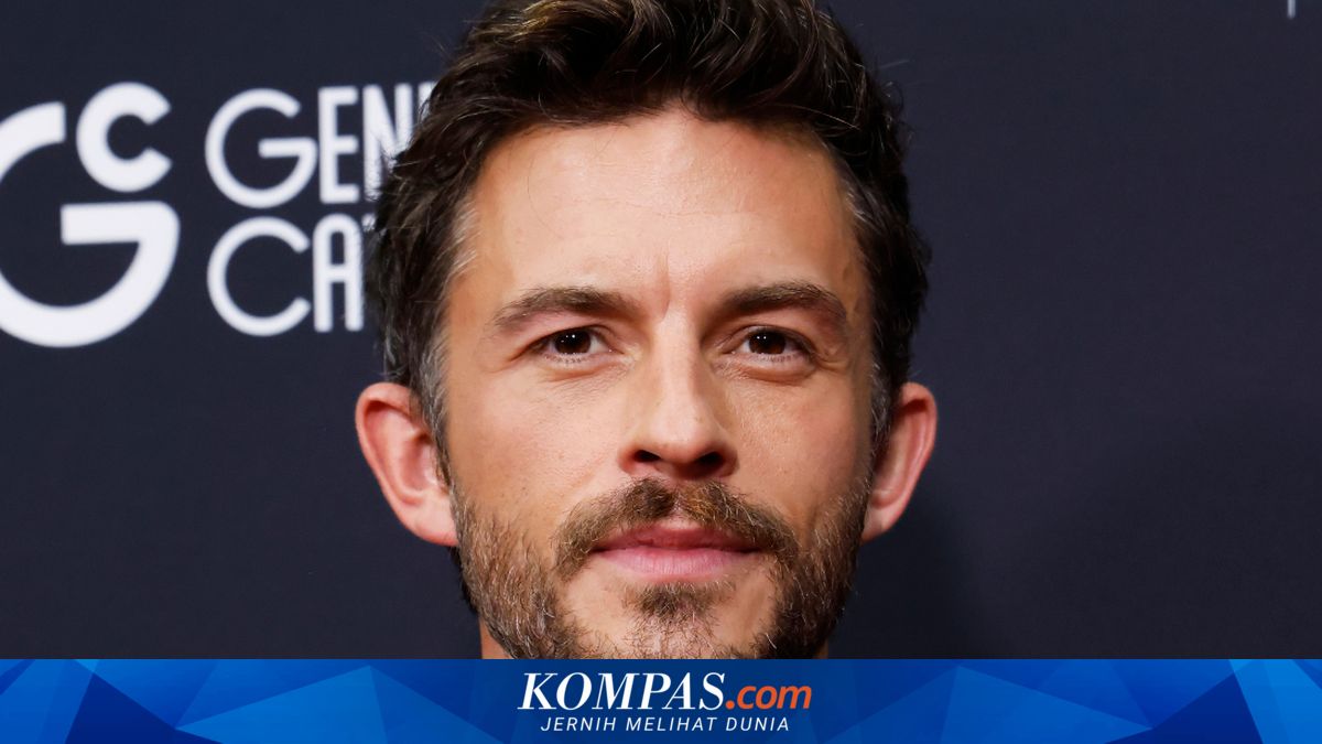 Bintang Serial Bridgerton, Jonathan Bailey Dinobatkan Jadi Pria ...