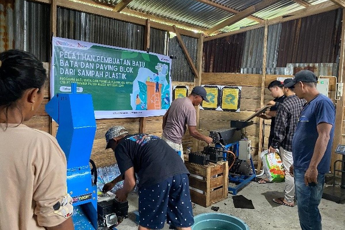 Bikin Batu Bata dan Paving Block Jadi Solusi Kurangi Sampah Plastik di ...