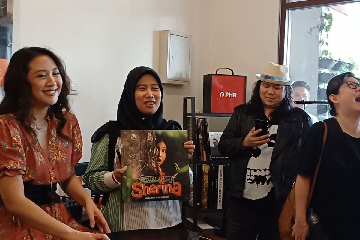 Sherina Tak Sangka Banyak Penggemar Hadir di Signing Vinyl OST ...