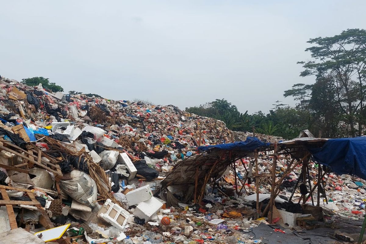 Mengaku Bayar Lahan, Penghuni TPS Liar di Limo Enggan Pergi meski Disomasi