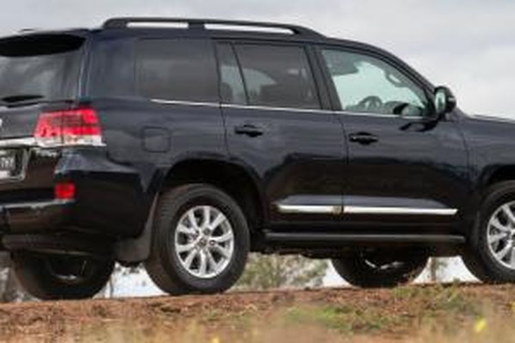 Land Cruiser Punya Tampang Baru
