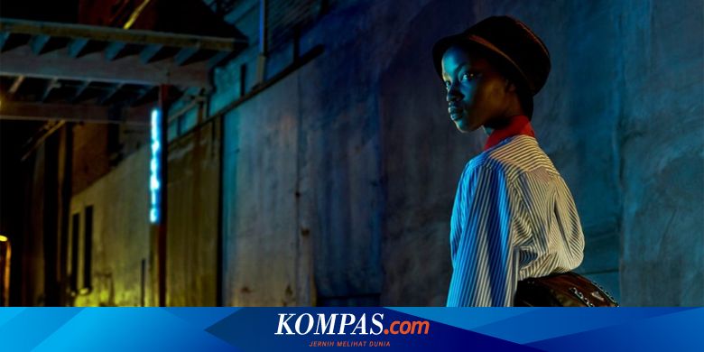 Model Kulit Hitam Buka Peragaan Busana Prada