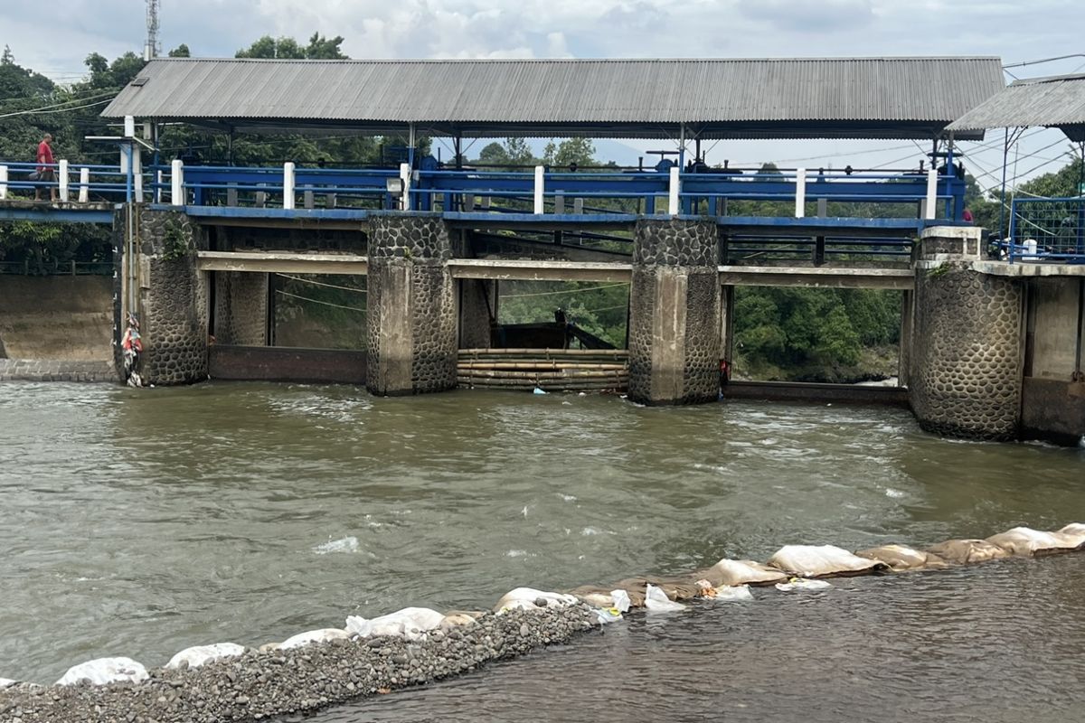 Bendung Katulampa Siaga 1, Air Kiriman Bogor Diperkirakan Tiba di Jakarta Pukul 06.30 WIB
