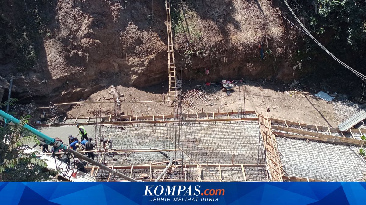 Warga Swadaya Miliaran Rupiah Bangun Ulang Jembatan Lembah Dieng Malang