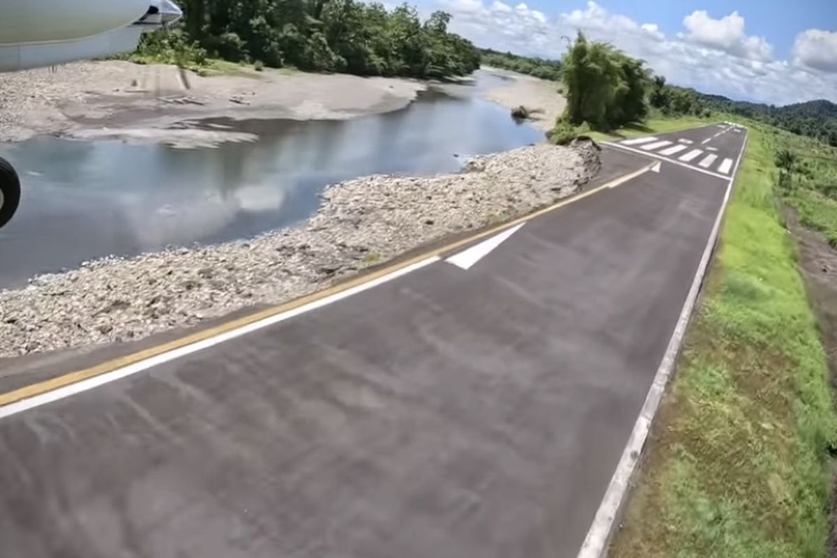 Landasan Bandara Batom di Pegunungan Bintang Terkena Erosi Sungai