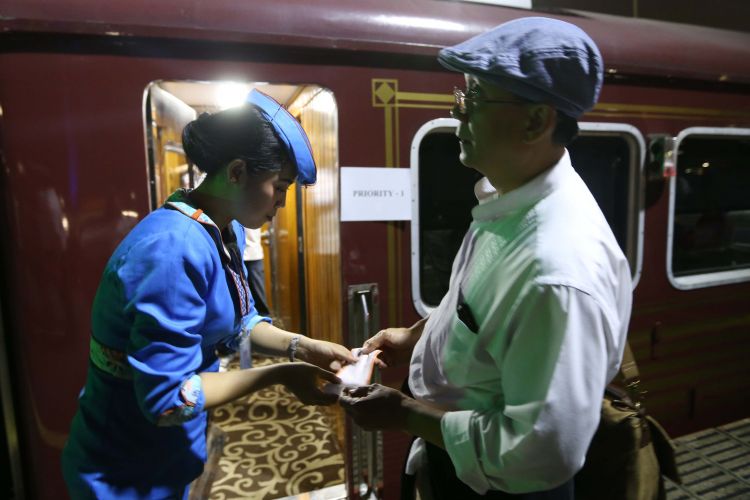 Melihat Fasilitas Kereta Api Priority yang Mewah dan Modern Melihat Fasilitas Kereta Api Priority yang Mewah dan Modern