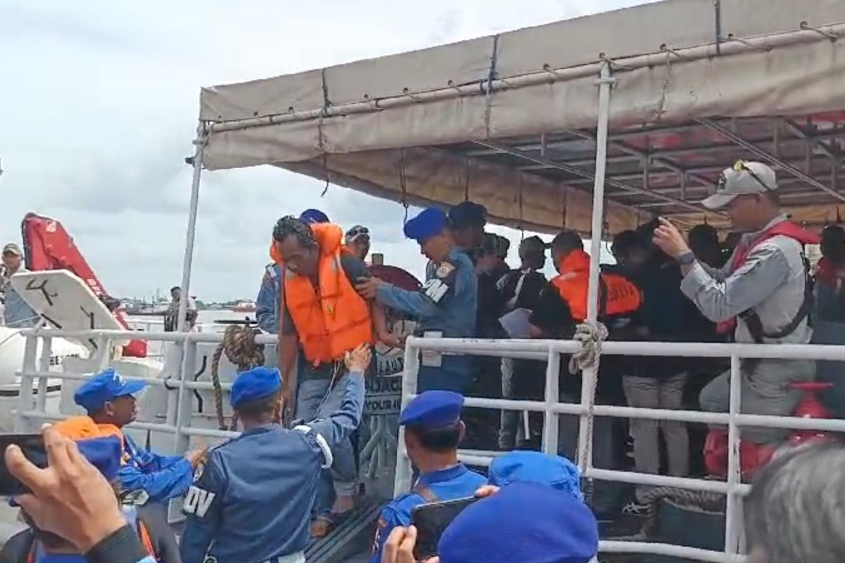 Kapal “Nikki Sejahtera” Terbakar Saat Berlayar ke Banjarmasin, 125 ...