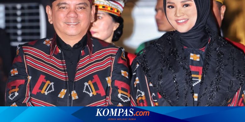 Hadiri Istana Berbatik, Pj Gubernur Sultra Kenakan Tenun Khas Suku ...