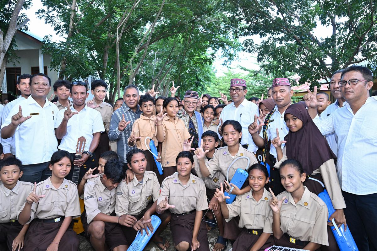 Kunjungi SMPN 1 Komodo, Mendikdasmen Ajarkan Siswa tentang Peran Sosial