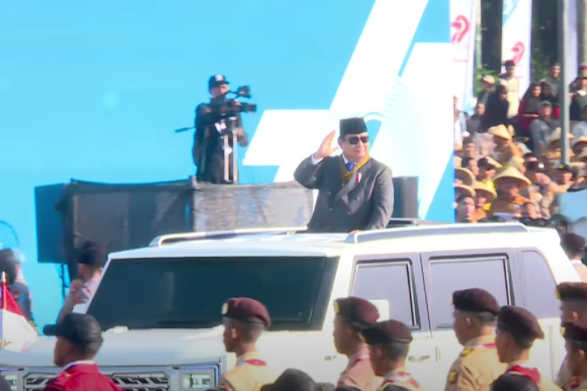 Prabowo Hadiri HUT Ke-79 Bhayangkara di Monas Naik Maung Putih