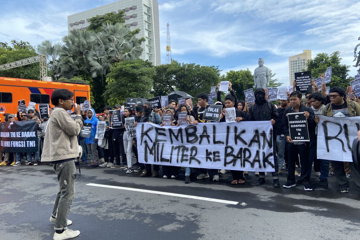 RUU TNI Disahkan, Suara Publik Diabaikan