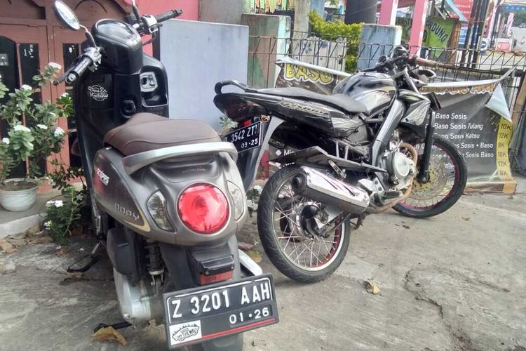 Keluar dari Jalan Gang, Pengendara Honda Scoopy Dihantam Vixion, 1 Orang Tewas Terlindas Truk