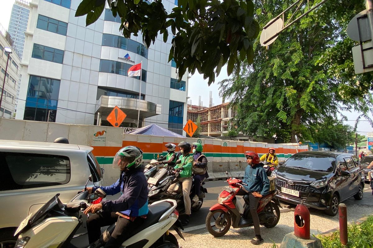 Lalu Lintas di Jalan Raden Saleh Cikini Macet Imbas Proyek Galian
