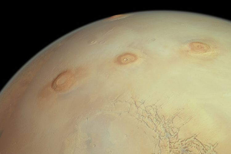 Foto : Gunung Api Mars Tak Sesederhana Dugaan, Kompleks di Bawah Permukaan