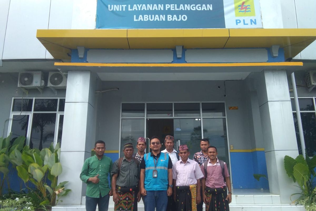 Tak Kunjung Tersambung Listrik Negara, Warga Pedalaman Manggarai Barat Datangi PLN ULP Labuan Bajo