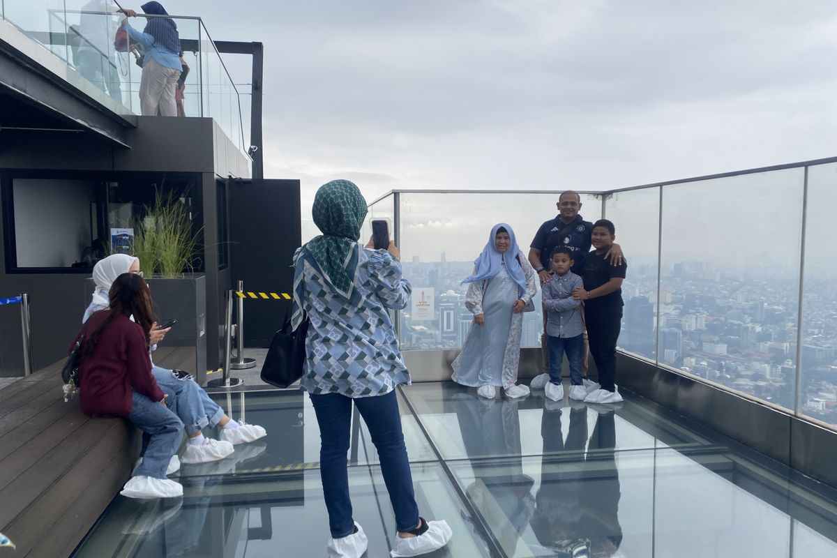 Melihat Jakarta dari Ketinggian 385 Meter di UP at Thamrin Nine
