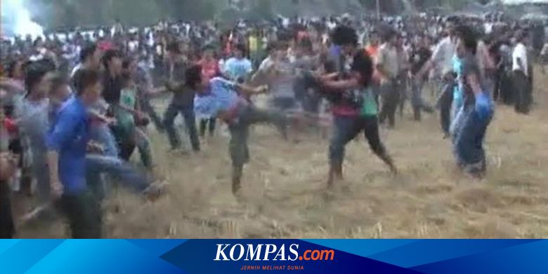 Menyaksikan Tradisi "Sisemba" di Toraja Utara