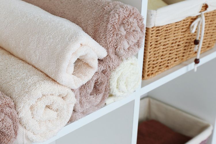 5 Cara Mengatur Lemari Linen Tetap Rapi dan Teratur