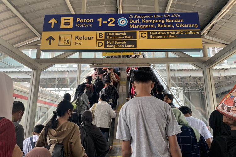 Foto : Daftar Peron Stasiun Tanah Abang Terbaru, Jangan Sampai Salah