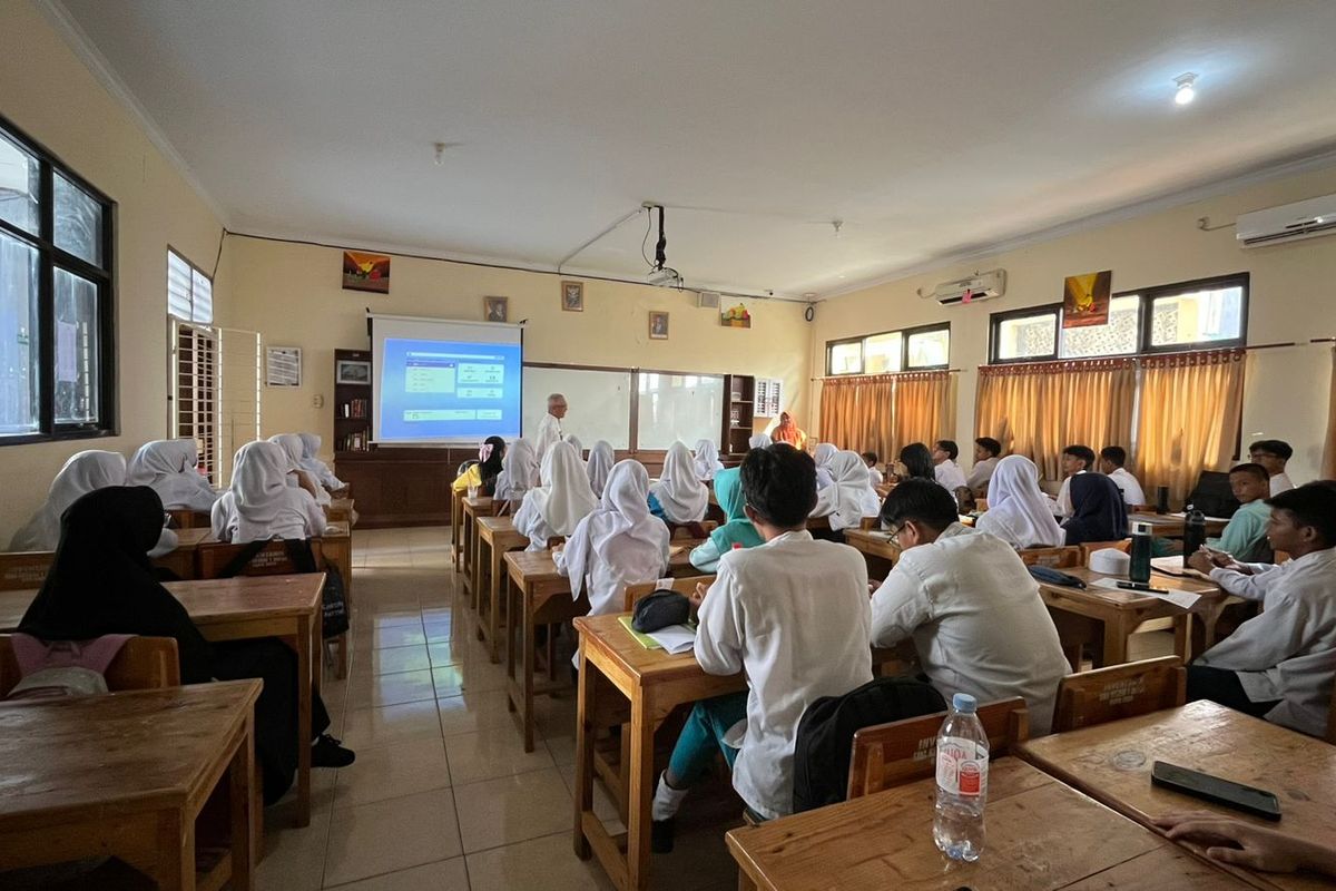 Kebijakan Rombel 50 Murid, SMAN Depok Beli Puluhan Meja Baru hingga ...