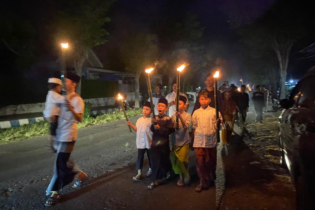 Melihat Tradisi Oncor-Oncoran di Malam Tahun Baru Islam di Banyuwangi