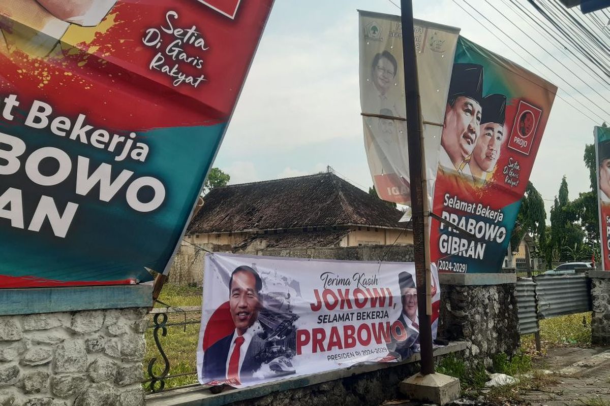 Spanduk "Terima Kasih Jokowi" dan "Selamat Bekerja Prabowo" Hiasi Jalan Adi Sucipto Colomadu