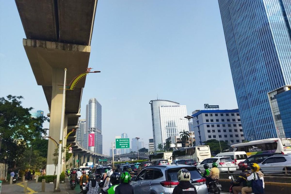 Jalan Gatot Subroto Arah Kuningan Kembali Macet Usai Libur Lebaran