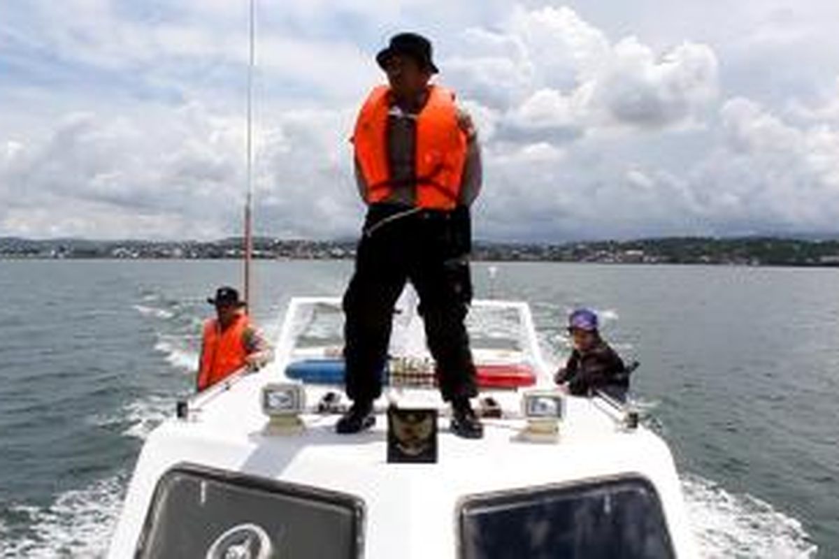 Polairut Sisir Tiga Perairan, Cari Puing AirAsia QZ8501