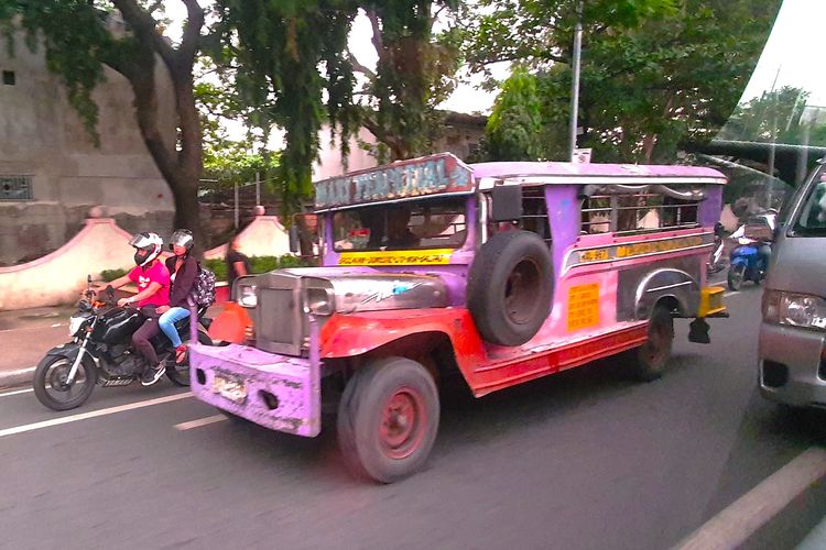 Bertemu Jeepney, Angkot Unik Khas Filipina