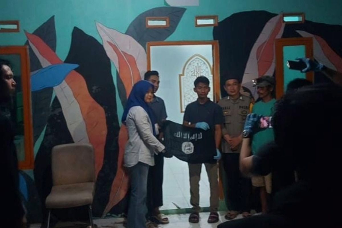 Densus 88 Gerebek Rumah Pelajar di Gowa, Temukan Bendera ISIS